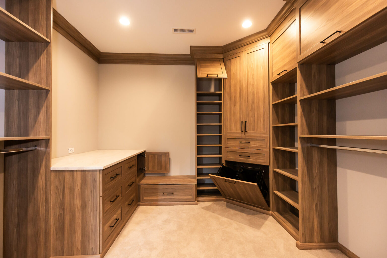 Closet Cleanout: What to Keep, What to Toss, and What to Donate ...